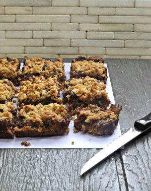 Gluten Free Date Bars - Maple Syrup and Oatmeal Date Slice Recipe