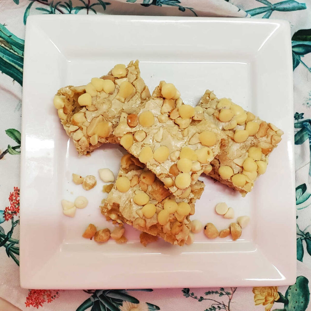 White Chocolate Macadamia Nut Bars Recipe